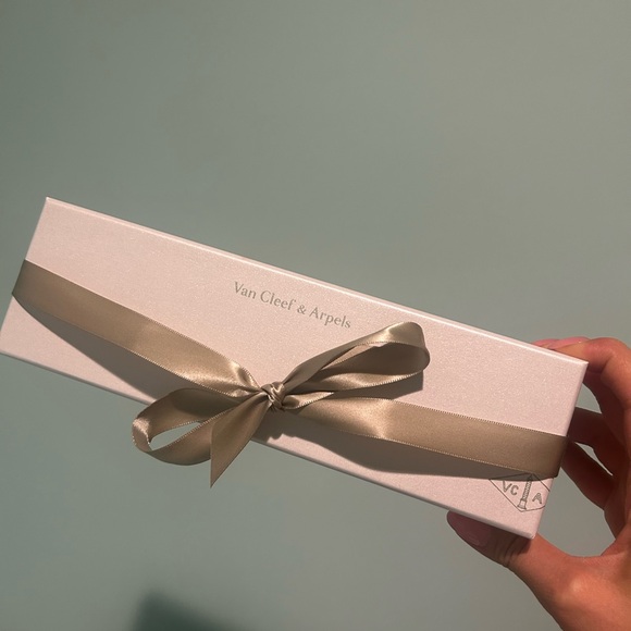Van Cleef & Arpels | Accessories | Van Cleef Arpels White Box With Gold ...
